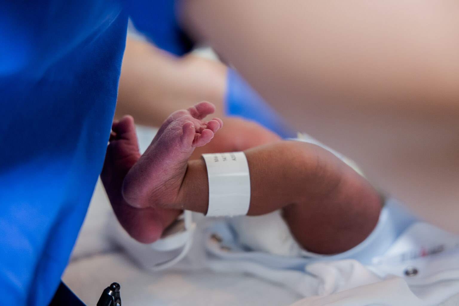 Water births provide ‘clear benefits’ and a positive birth experience ...